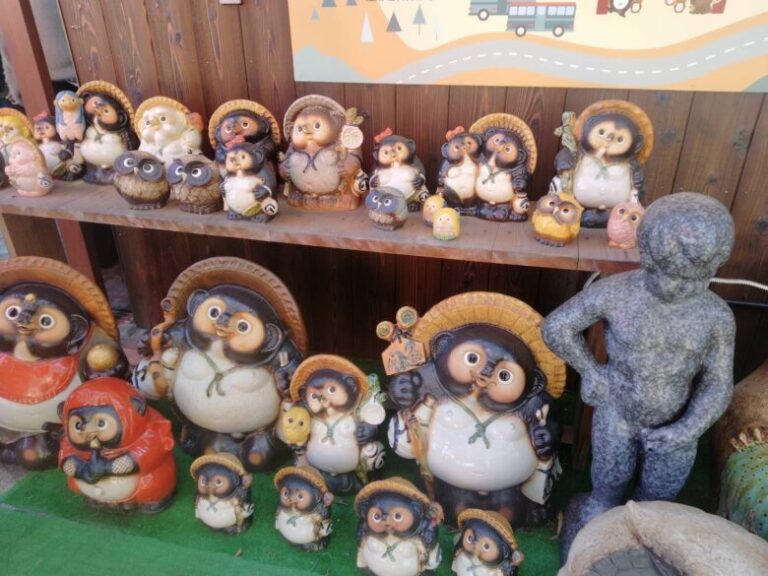 【滋賀県信楽焼】たぬき村でたぬきの絵付け体験記！写真スポットもご紹介！！ - モモの助の旅日記